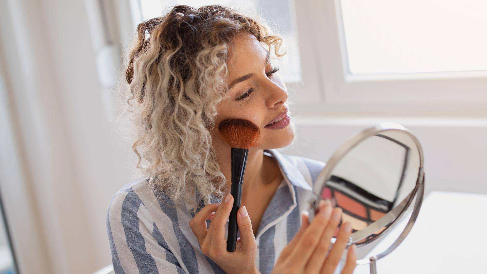 5 Surprising Ways To Use A Highlighter – Luxury by Sofia - Organic ...